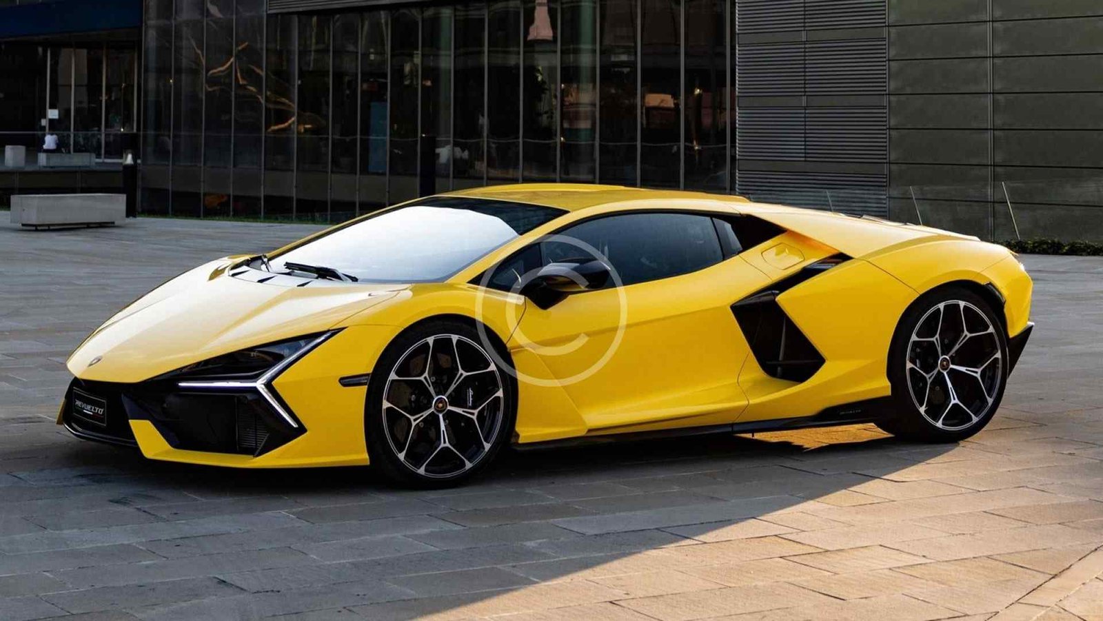 Lamborghini Revuelto - Car Tech Garage